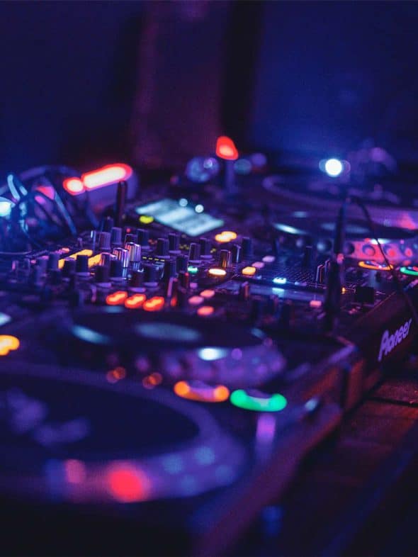 All Star Entertainment: DJ Huren voor een Onvergetelijk Feest